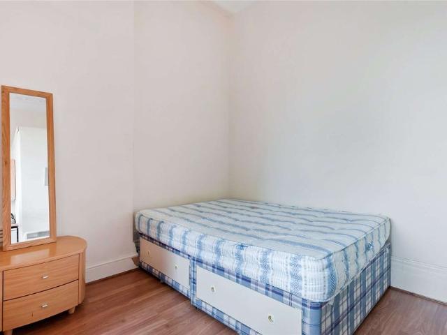 A self contained studio flat with high ceilings and wooden floors throughout in a superb location on Cranley Place