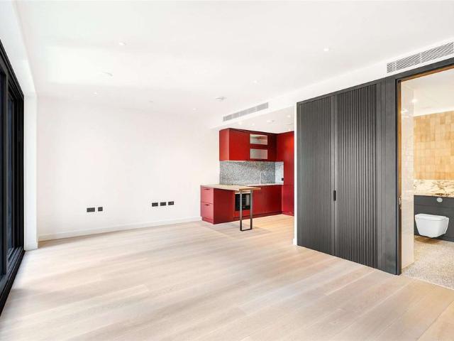 A sensational studio apartment in the iconic Embassy Gardens with fantastic facilities