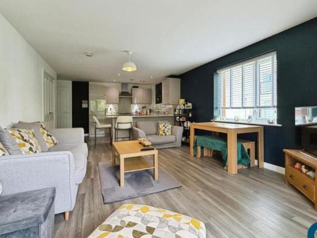 A simply stunning one double bedroom luxury apartment that offers space not usually found in this style of property. It's very well appointed and there are also two parking spaces. Unfurnished. Call NOW to discuss this rare opportunity!