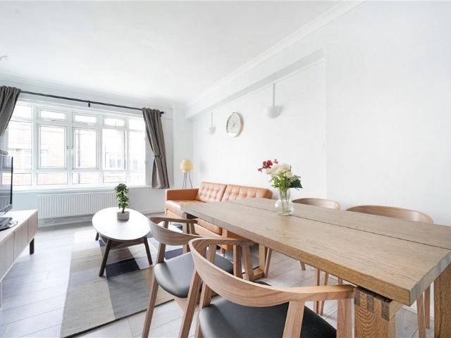 A smart furnished two bedroom flat on the 6th floor with lift access of this well maintained and well run portered block. of particular note are the wonderful views up Edgware Road and over the eastern side of Marylebone. EPC rating: C