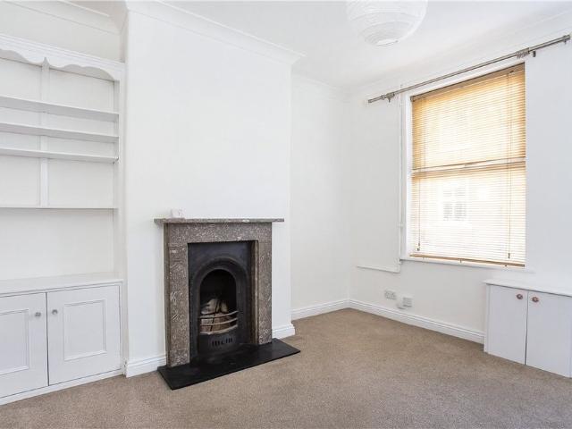 A smart 2 bedroom terraced property located in the centre of York