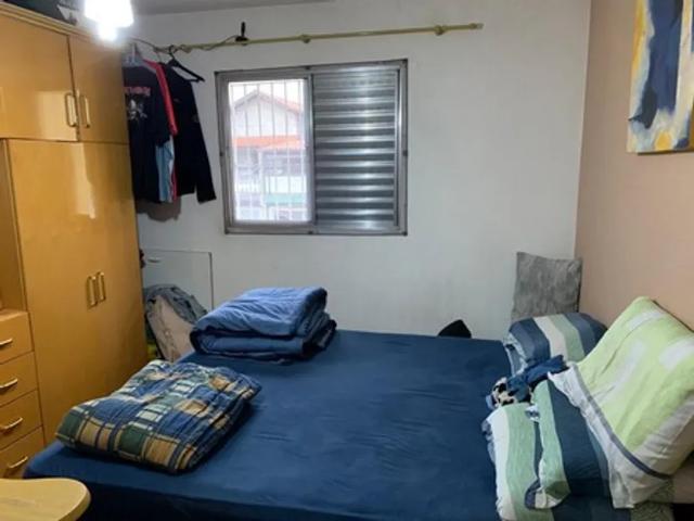 A sobrado com dois quartos, sala, cozinha, quintal com lavanderia e duas vagas de garagem