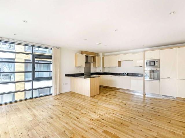 A spacious modern apartment set in vibrant Sevenoaks