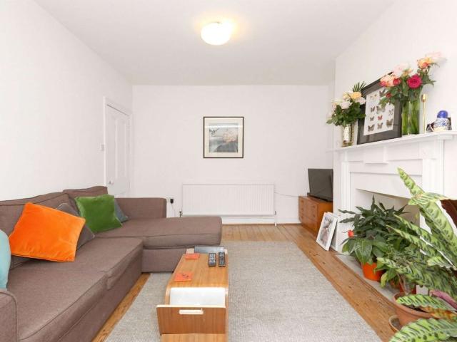 A spacious one bedroom apartment in a Victorian mansion block in a central location