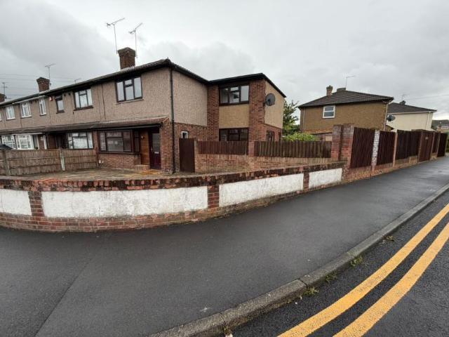 A spacious and well maintained 4 bedroom semi detached family home on sought after Birkdale Avenue, RM3