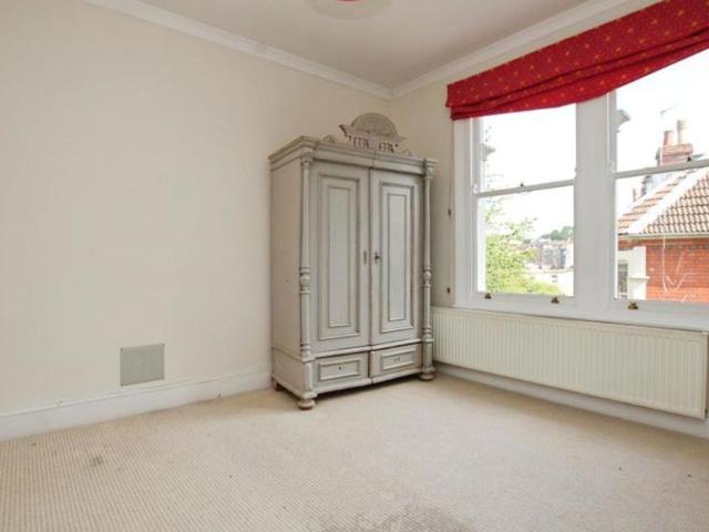 A spacious and well arranged Victorian three bedroom house tucked away in a super convenient location close to Brandon Hill and the Triangle