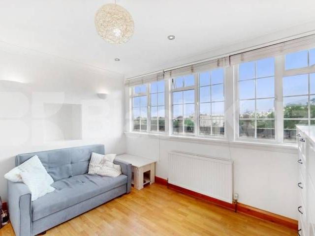 A spacious and well presented studio flat available to rent in a quiet residential area within easy walking distance of Dollis Hill Underground Station Jubilee Line