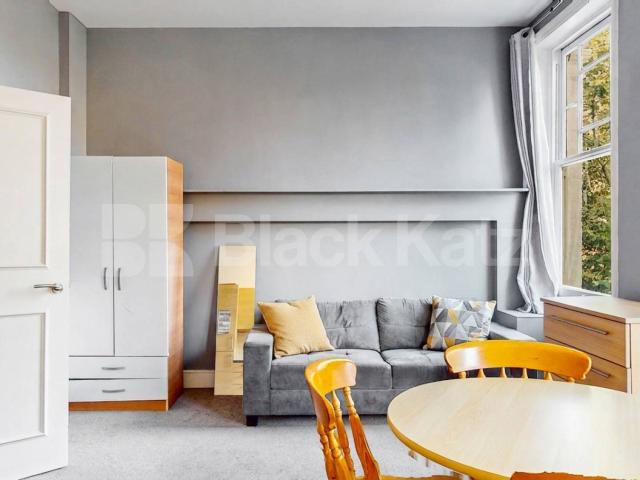 A spacious and comfortable furnished flat is now available to rent on Harvist Road in the heart of Queen’s Park