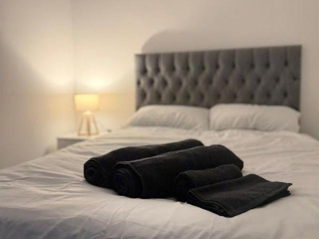 A spacious double room available in Salford