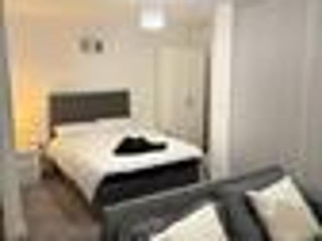 A spacious double room available in Salford