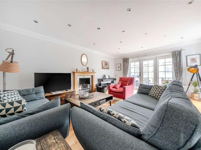 A spacious family home ideally situated for local amenities and schools