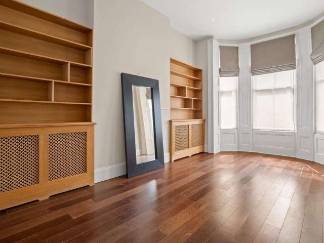 A spacious family house located close to Portobello Road and Westbourne Grove