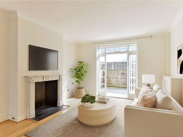 A spacious four bedroom house to rent in Chelsea, SW3
