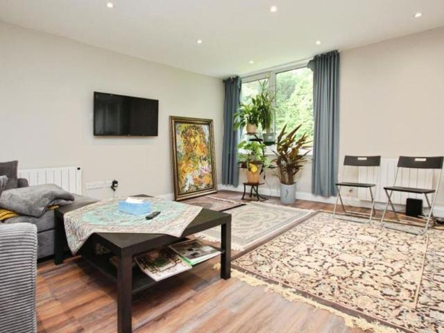 A spacious property within a quiet development, with use of the communal garden