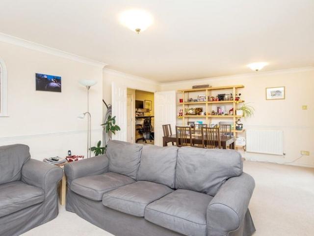 A spacious riverside two bedroom two bathroom apartment situated on the second floor in a sought after portered development in the heart of Limehouse