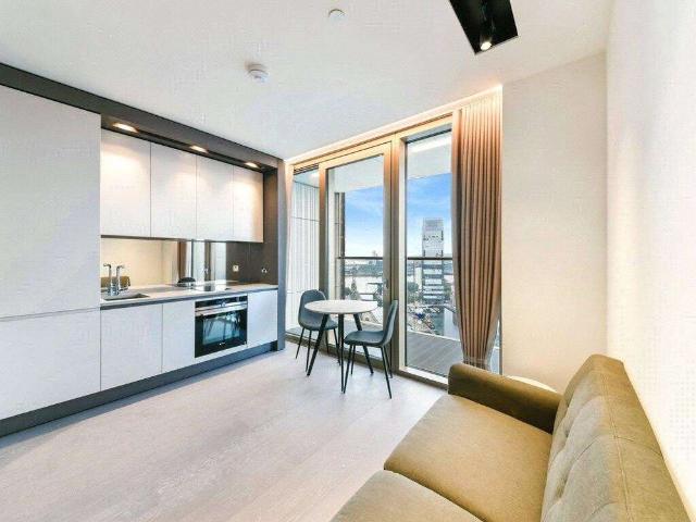 A spacious studio apartment in the sought after One Park Drive development in Canary Wharf. Offered fully furnished, the apartment is well designed with practical storage throughout
