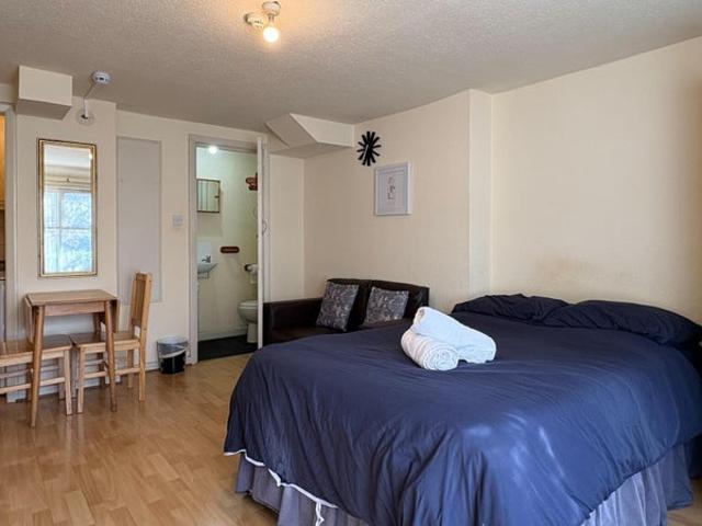 A Spacious Studio in Willesden Green Some Bills In