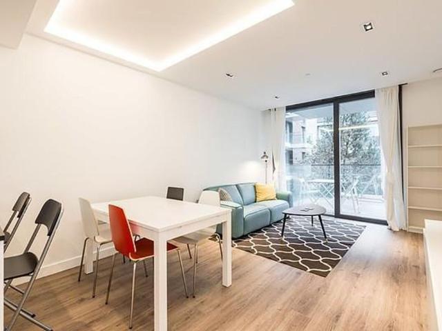 A spacious 2 bedroom apartment to rent in Cashmere House, E1