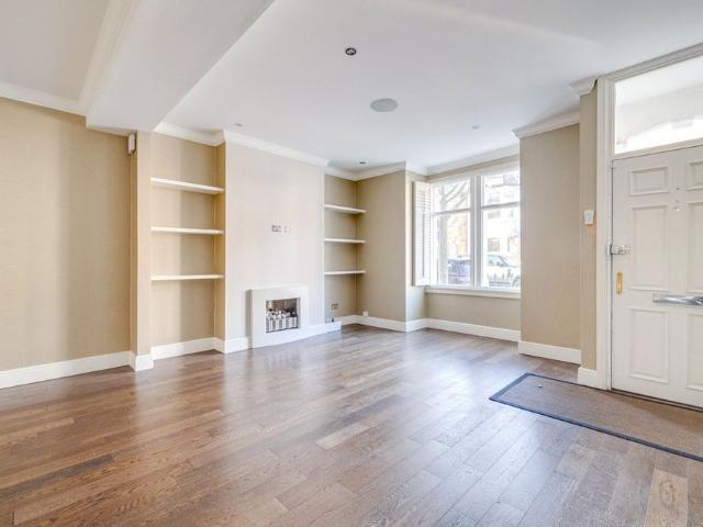 A spectacular four double bedroom period house with a large south facing garden. EPC rating C