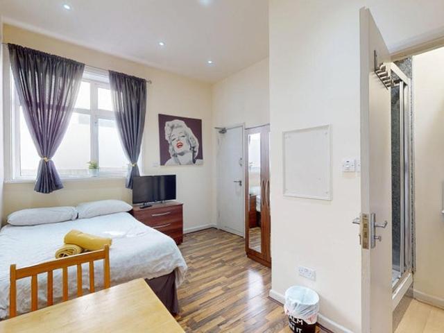 A Splendid Studio in Willesden Green Some Bills In