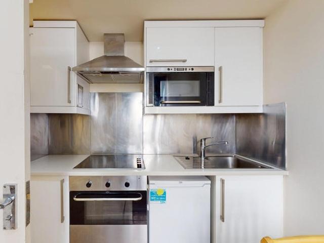 A Splendid Studio in Willesden Green Some Bills In