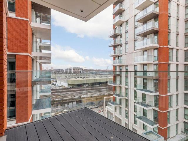A two bedroom apartment to let in Lexington Gardens Development, SW11