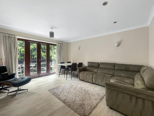 A two bedroom apartment, with furnishings included and allocated parking, conveniently located near to Hills Road. Within walking distance to the city centre, train station and Addenbrooke's Hospital
