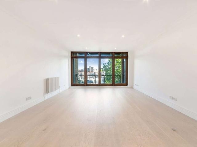A two bedroom, unfurnished, apartment situated on the second floor of this prestigious development located in the heart of St Katharine Docks