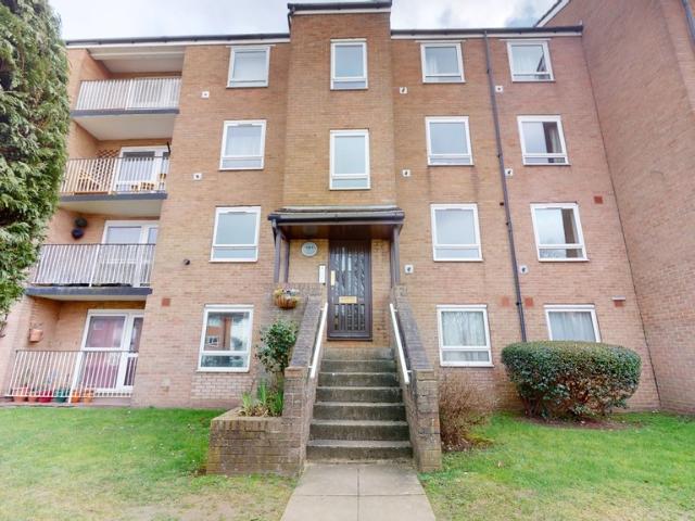 A two bedroom flat to rent in Wallington