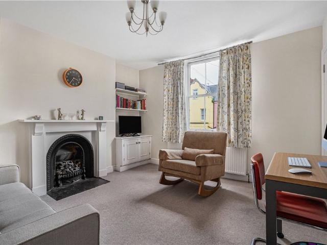 A two double bedroom duplex maisonette in this converted Victorian property situated in popular Jericho