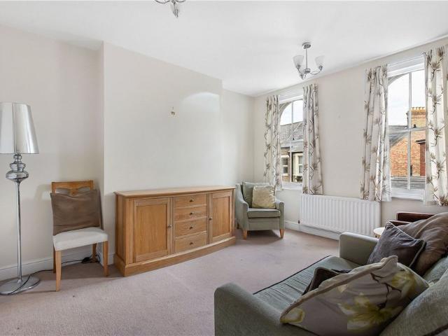 A two double bedroom duplex maisonette in this converted Victorian property situated in popular Jericho