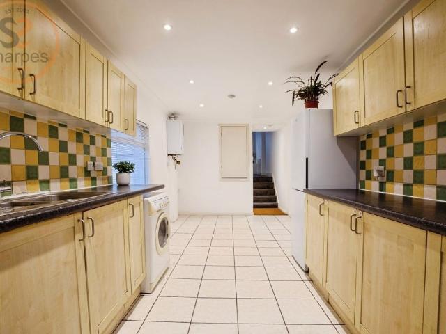A The Broadway, London SW19, 2 bed flat to rent, £2,250 pcm | PrimeLocation