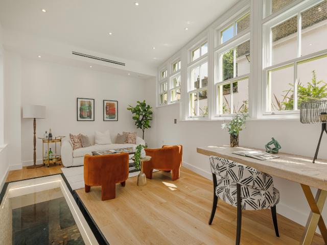 A Thoughtfully Designed Mews House in Kensington