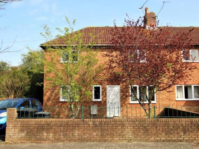 A three bedroom house located in Horfield with easy access to Gloucester Road, Southmead hospital, MOD and Airbus. Let on an unfurnished basis, available March. EPC D. Not available to sharers