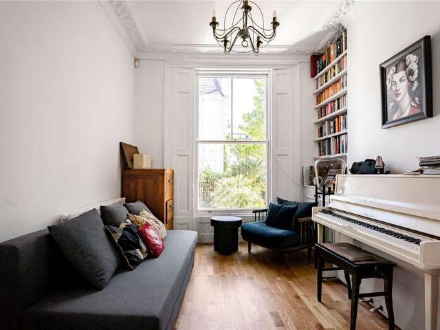 A three bedroom period house enviably located in the heart of Islington, close to Upper Street