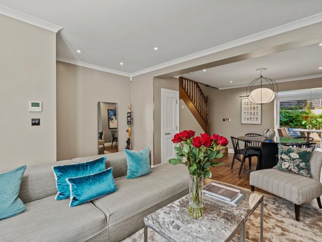 A Three Bedroom Townhouse with Garden and Roof Terrace in Knightsbridge