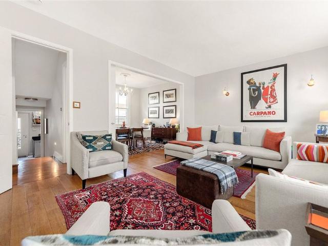 A truly spectacular four bedroom property in the heart of Parsons Green with dual aspect reception room and a private garage. EPC rating C