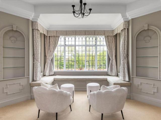 A truly unique 5 bedroom period home with outdoor swimming pool in RG42