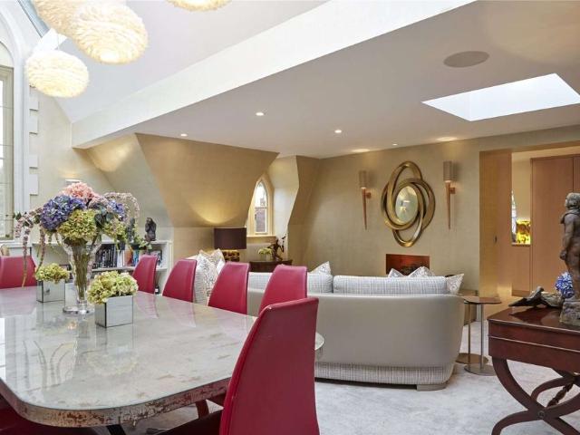 A unique and architecturally designed apartment in the highly sought after Brompton development benefiting from two/three bedrooms and a wealth of entertaining space