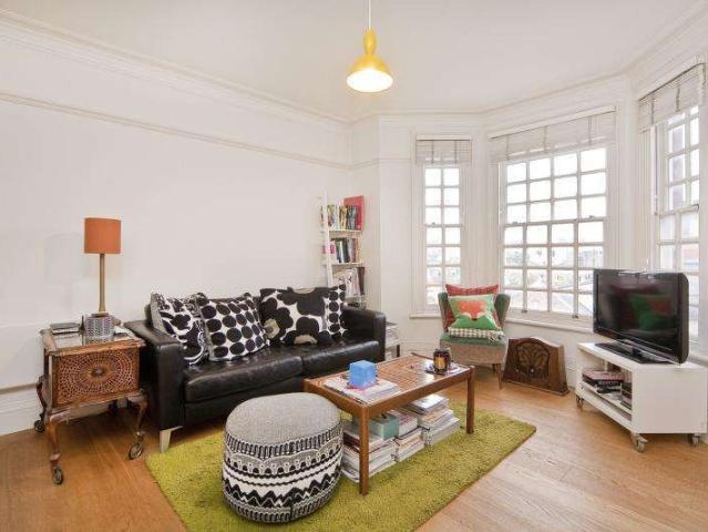 A unique and spacious two bedroom flat, converted from this landmark listed Gatehouse building leading to what used to be the 'Hornsey Road Baths'