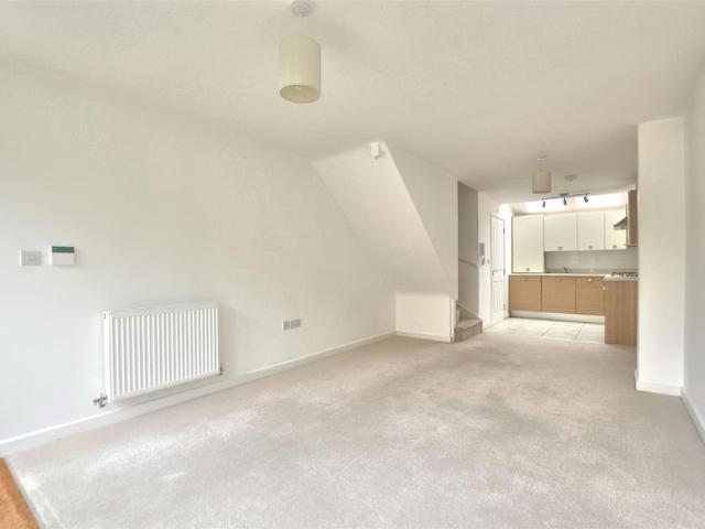A unique and well presented, two bedroom property, over two floors with communal gardens and allocated parking. Less than two miles from Cambridge city centre and easy acces to the A14