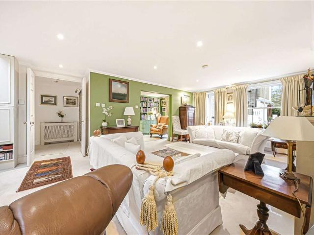 A unique furnished three double bedroom Mews House located on a popular Mews in Little Venice