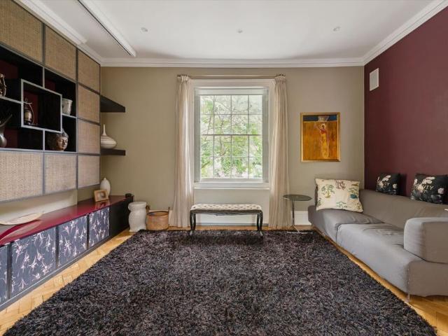 A unique Georgian townhouse with a private garden
