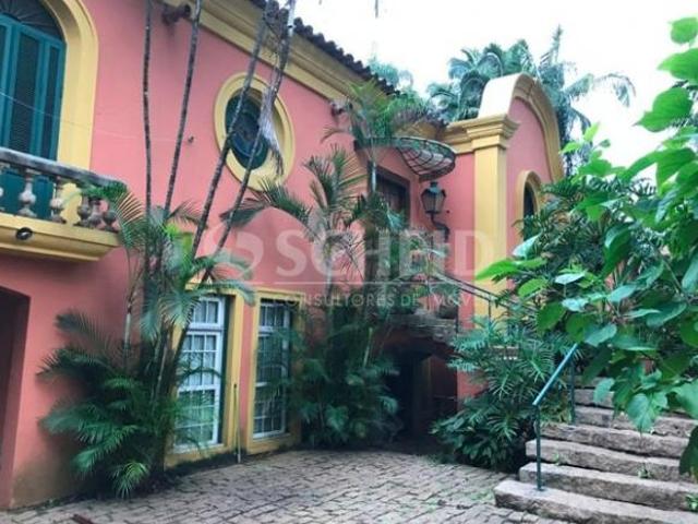 A venda mansão estilo colonial muito bem localizada !aceita PERMUTA