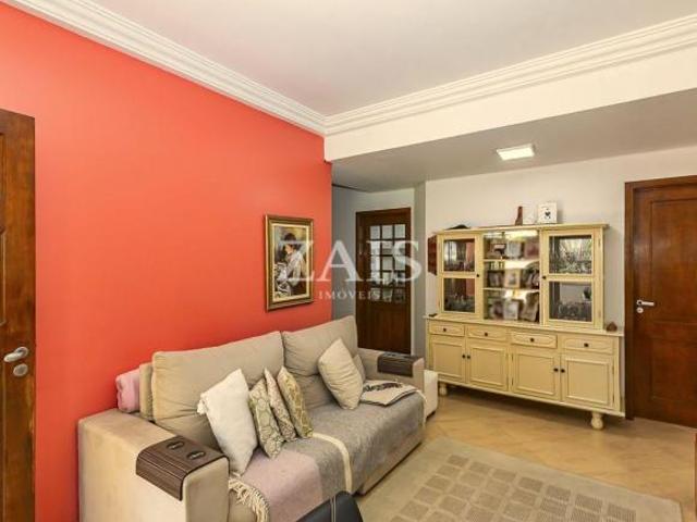 À Venda Casa com 4 Quartos e 4 Banheiros, no Bairro Alto, Curitiba/PR