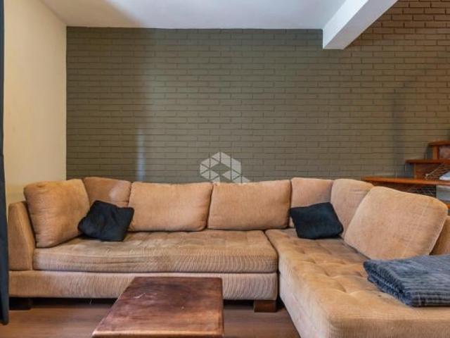 A venda casa geminada de 2 dormitórios, localizada no Planalto em Gramado