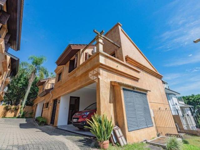A venda casa em condomínio fechado com 3 suítes no bairro Tristeza