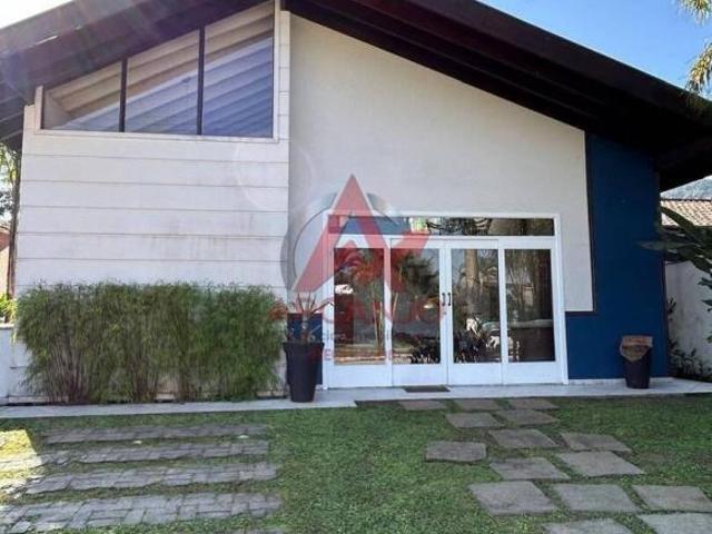 A Venda Casa Mobiliada em Condomínio Fechado em Ubatuba SP