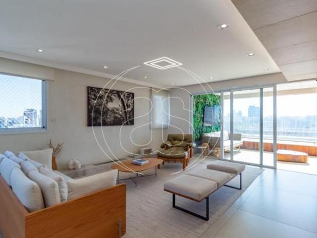 À VENDA! COBERTURA DUPLEX EXCLUSIVA EM MOEMA! 487m² DE ELEGÂNCIA E SOFISTICAÇÃO!