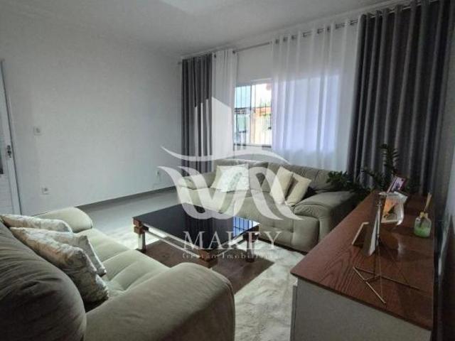 À venda com permuta. Casa térrea de 3 dorm. 1 suíte, quintal com espaço gourmet e muito espaçosa